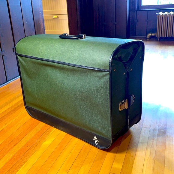 atlantic | Bags | Evc Atlantic Valapak Garment Bag Luggage Green Black ...